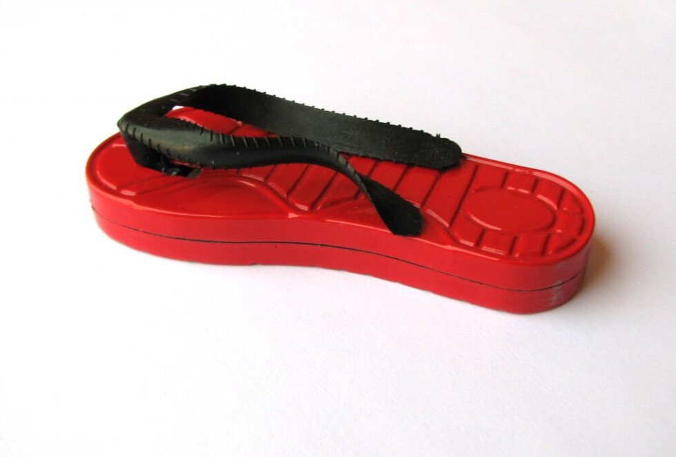 Gorro y Zapatillas de Natación: Elementos Esenciales | AQUARA